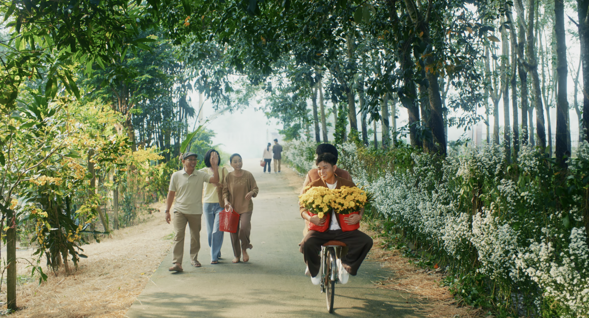 MV “Tết Ta Về”: Lifebuoy x Đông Nhi, Jun Phạm, Bùi Công Nam, Khoai Lang ...